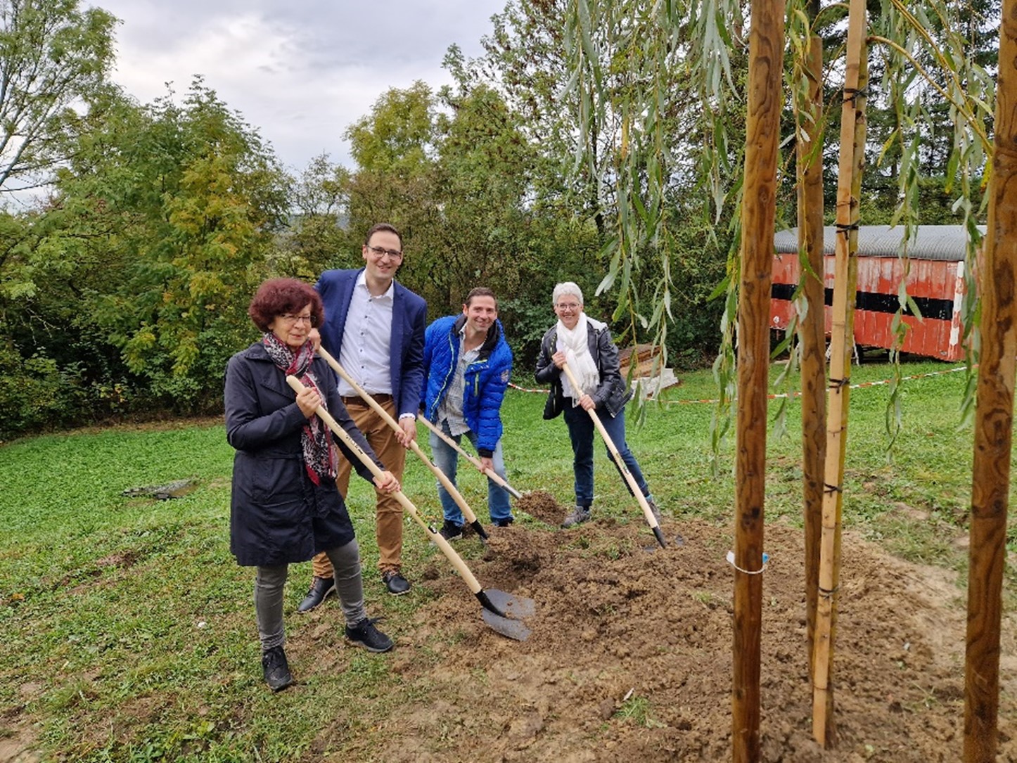 Baumpflanzaktion - LUS Denkendorf